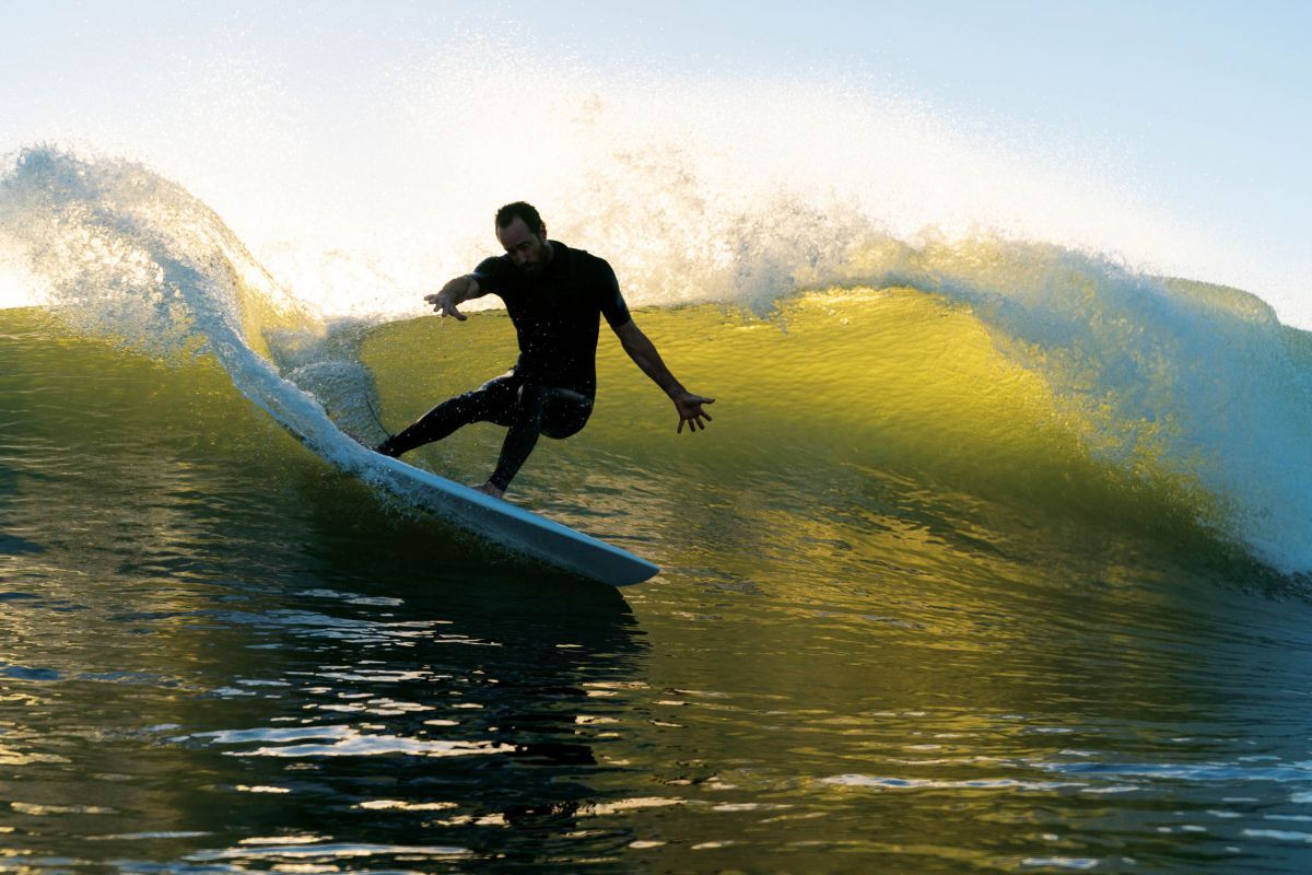 Bob McTavish and The Vee - The Surfers Journal